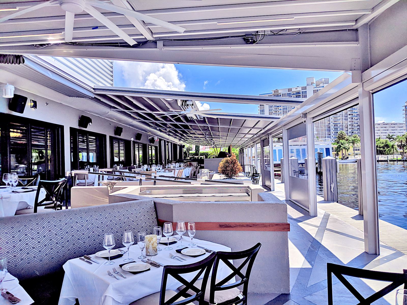 Restaurants & Hospitality - Awnings of Hollywood